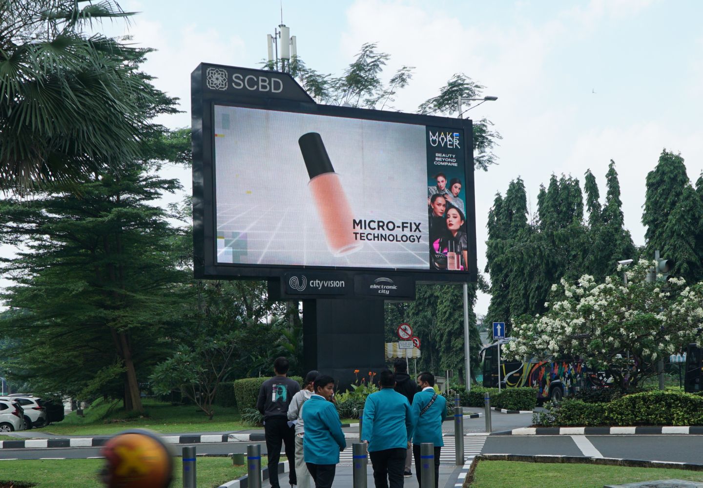 How to Create an Effective Cosmetic Advertisement