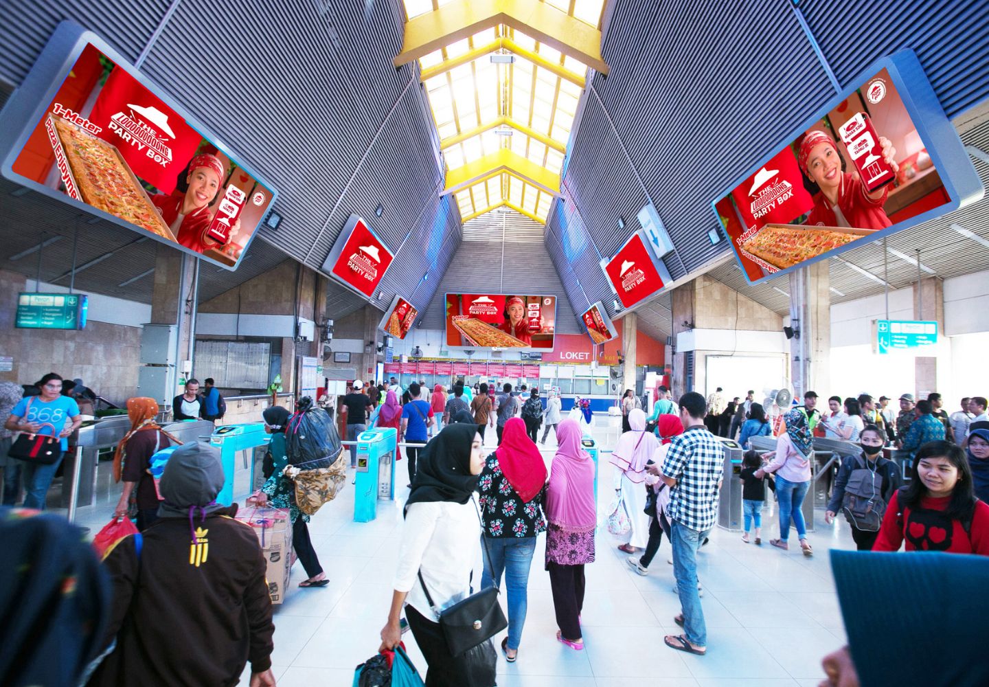 Fast Food Restaurant OOH Advertising Strategy to Boost Sales