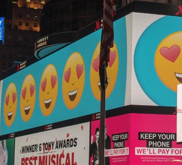 Understanding the Differences Between OOH and DOOH