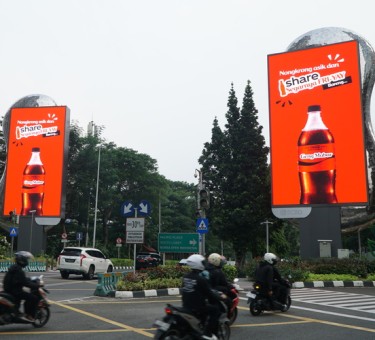 Make Your Brand Stand Out with Captivating OOH Visual Ads