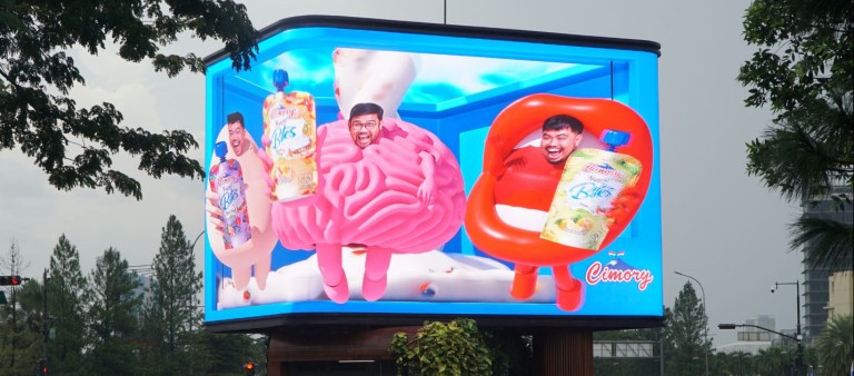 Iklan Persuasif: Strategi Efektif di OOH Advertising