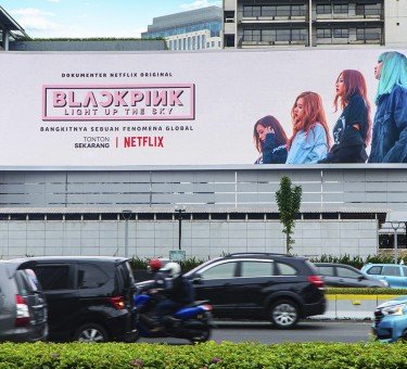 Innovative Billboard for Celebrating Idol Birthdays