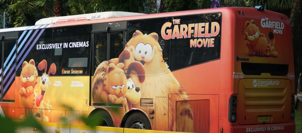 Creative Bus Ad Design: Strong Visuals, Maximum Impact